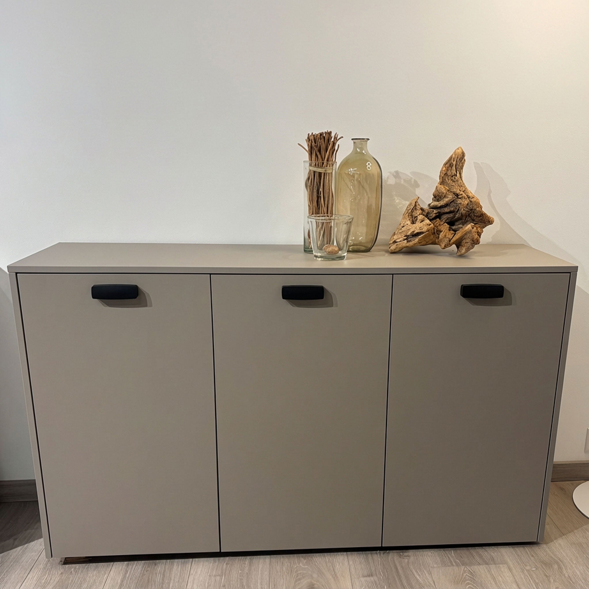 Sideboard Koblenz – 3-türig, Greige, funktional & stilvoll – Möbel ...